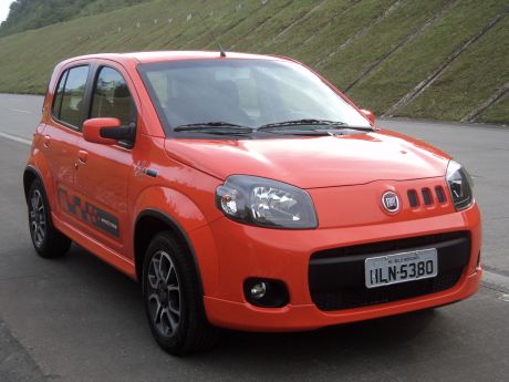 Boas curvas com o Uno Sporting - Revista O Mecânico