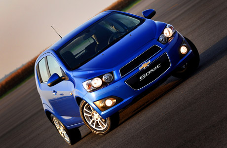 Chevrolet Sonic chega ao Brasil estreando novo trem de força da GM ...