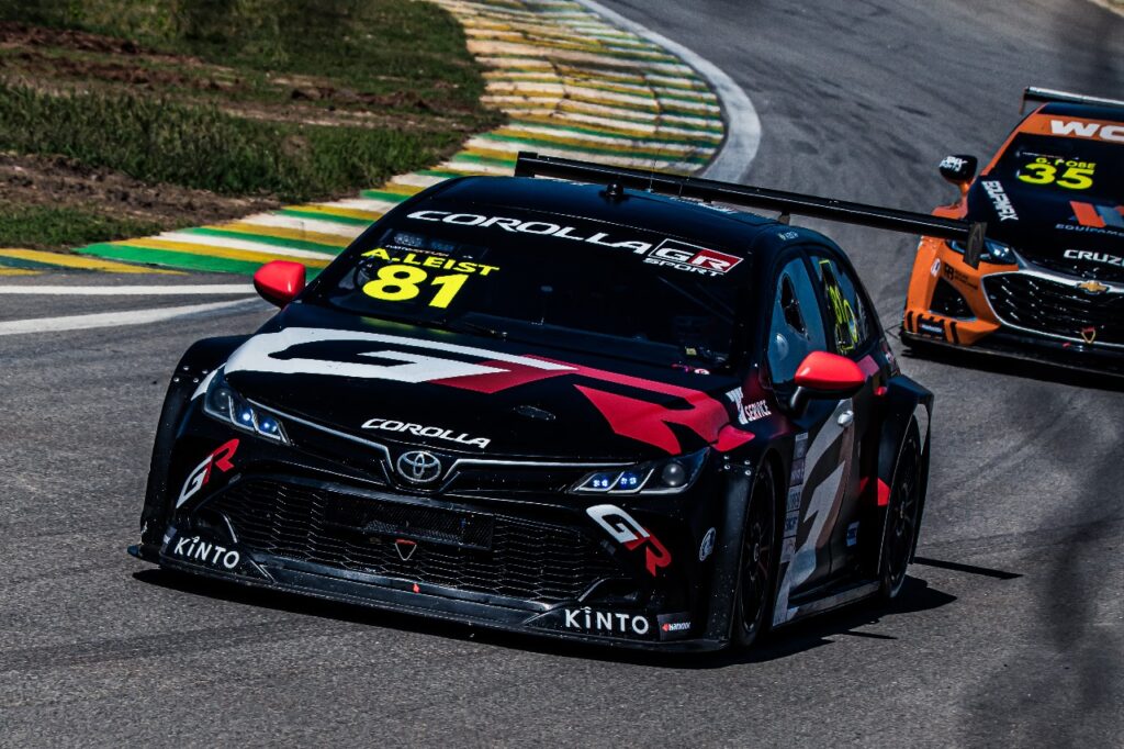 Corolla com V8? Veja como são preparados os carros da Gazoo na Stock ...